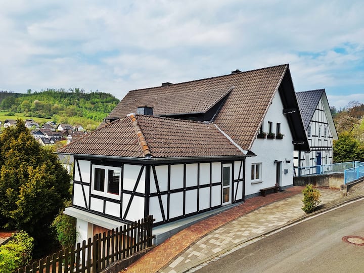 Sunny Spacious Holiday House, 13p, Winterberg 15km - Deutschland