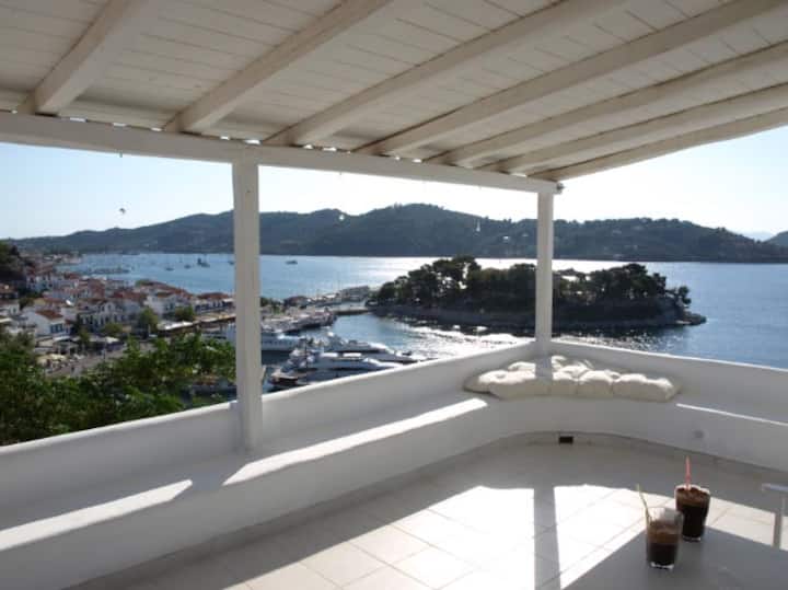Traumhaftes Geräumiges Stadthaus Mit Meerblick - Skiathos