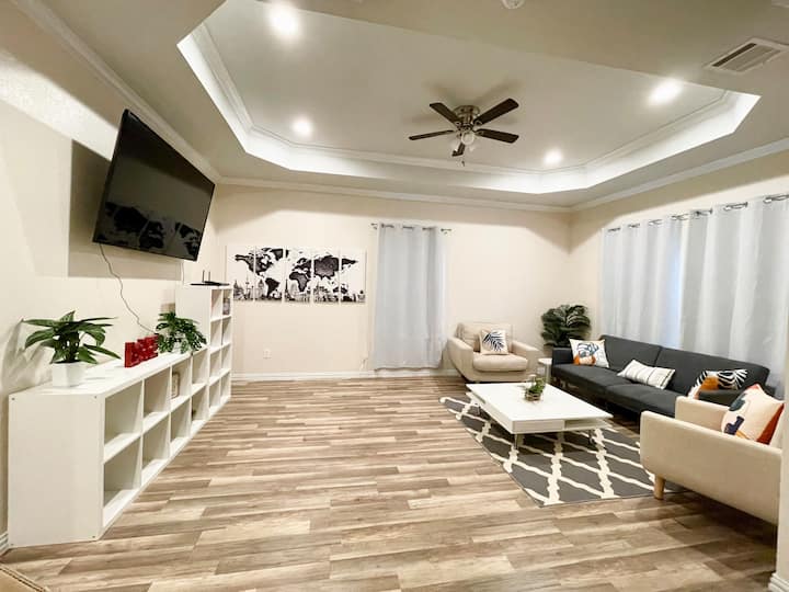 Centrally Located Modern Home Newer Built - Bishop Arts District - Dallas