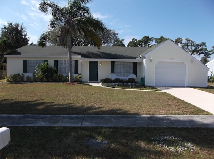 Home On Canal..minutes From Beach - Sebastian, FL