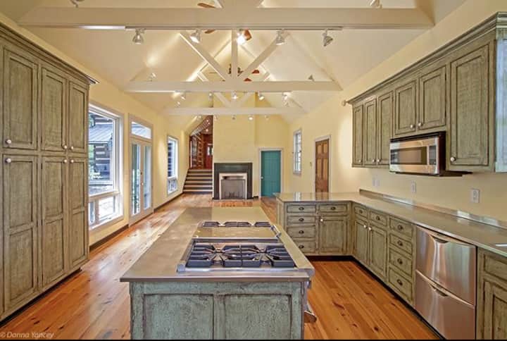 Fork Inn Covered Bridge Farmhouse, Room (#4) - Fairview, TN