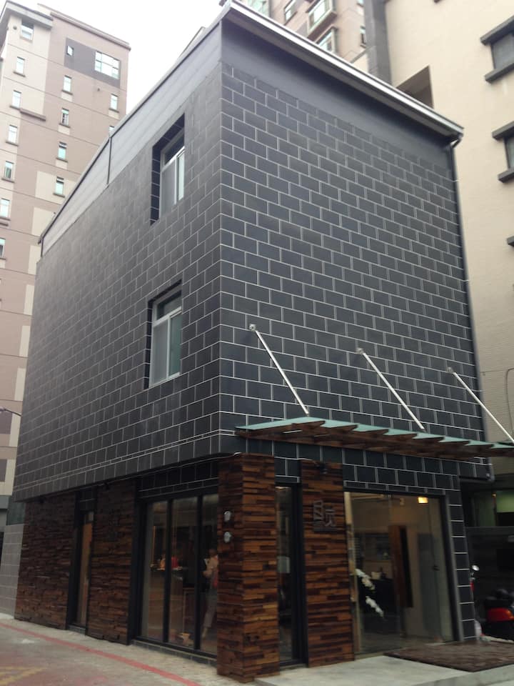 台南東區 黑格套房 臉書搜尋「黑格 Black Bricker」 - 台南 東區