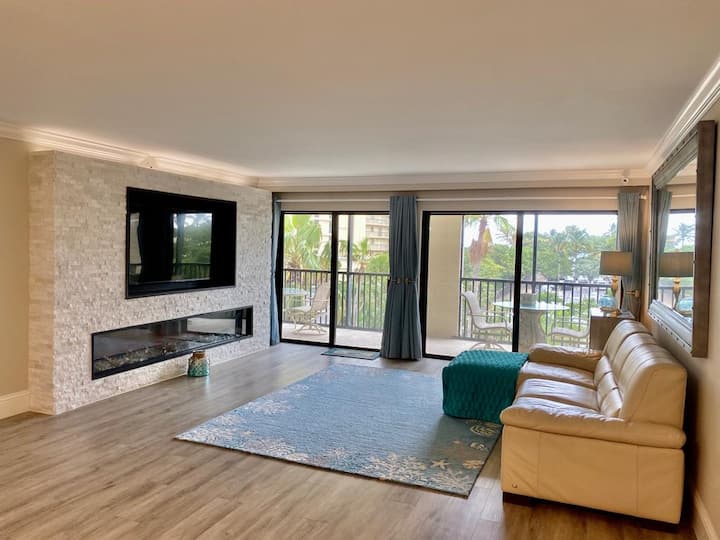 Stunning Master Suite In Oceanfront Condo On Beach - Jupiter, FL