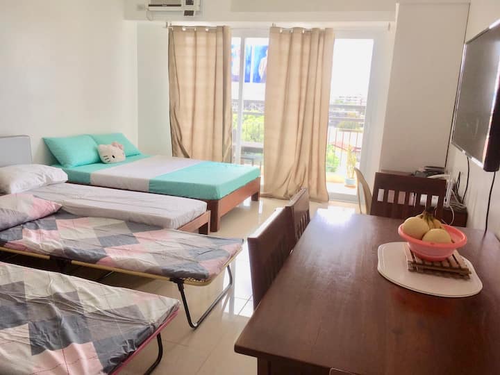 Bacolod Studio Unit Sleeps2-5 Next Robinsons Place - Bacolod
