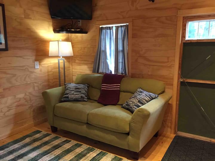 Bar Harbor Pet Friendly Cabin - Bar Harbor, ME