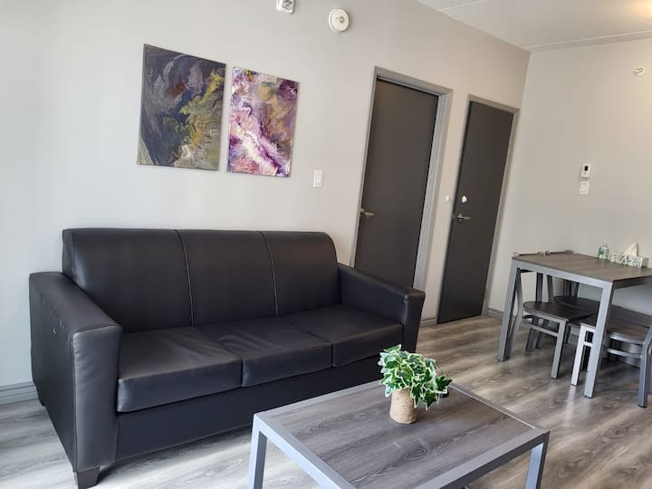 [R1] Room & En-suite Bath, Shared Living Area - Waterloo