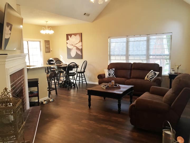 Cutest Ptc Home! Roommate/kid/dog Ok! Walk2food! - Peachtree City, GA