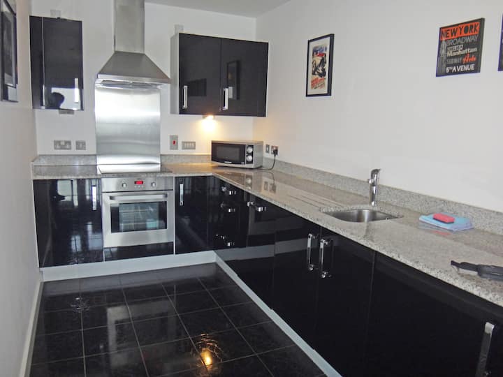 Family Friendly Three Bedroom Flat With 1 Parking - Central London