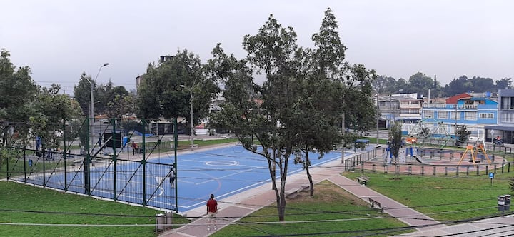 2. Apto. Planta 1, Cerca  P. S. Bolivar, Embajada. - Bogota