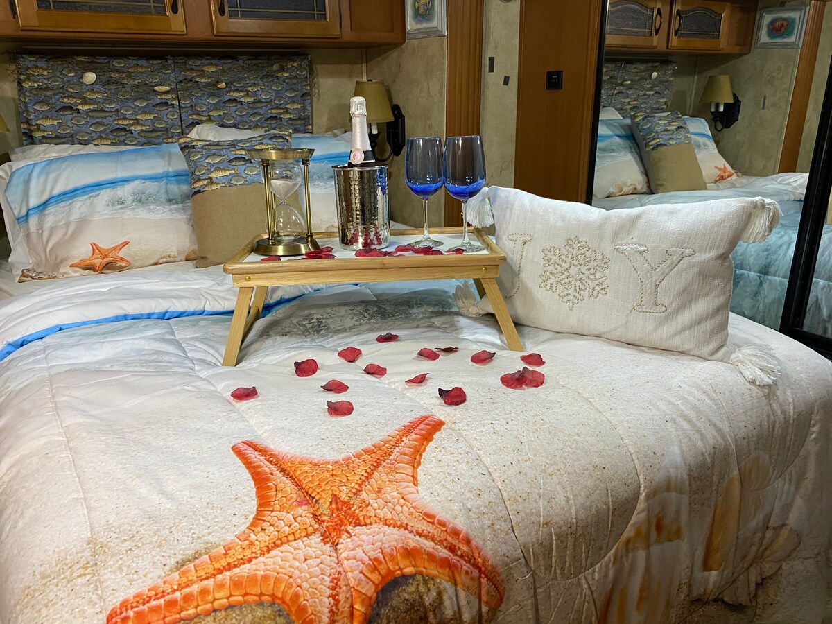 Poblado Cozy Camper - Campers/RVs for Rent in Boquerón, Cabo Rojo ...