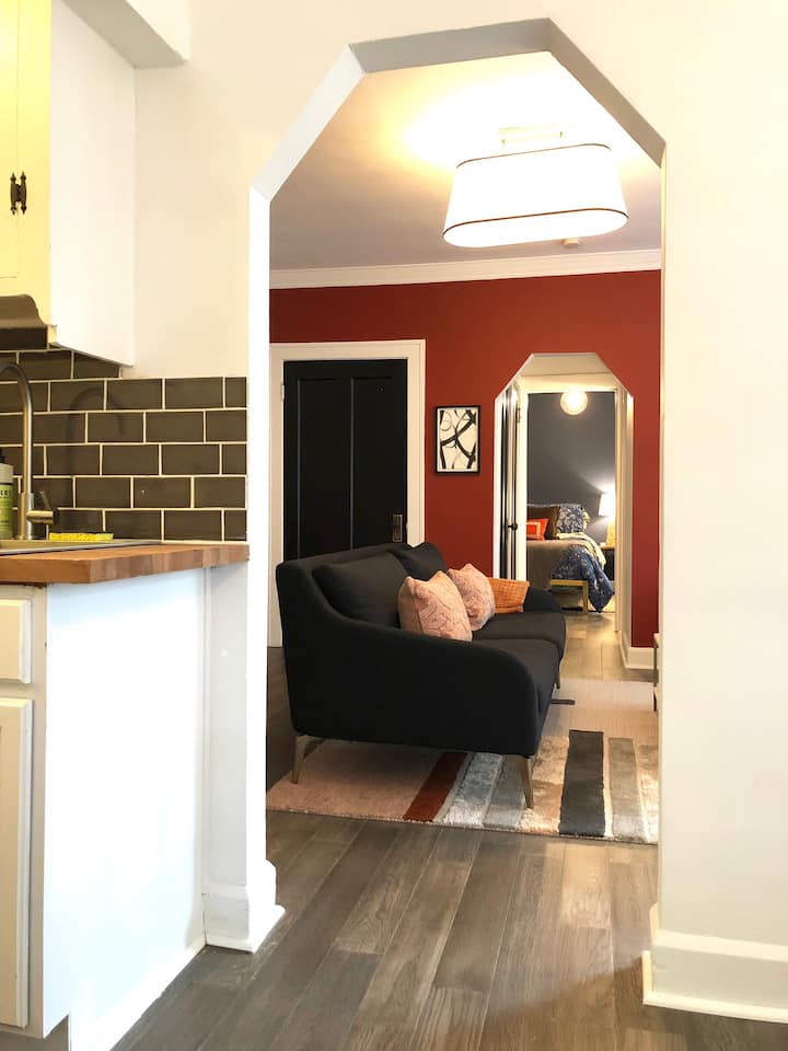 Blake Zax Stylish Flat In Historic 1920s Building - Cleveland Heights, OH