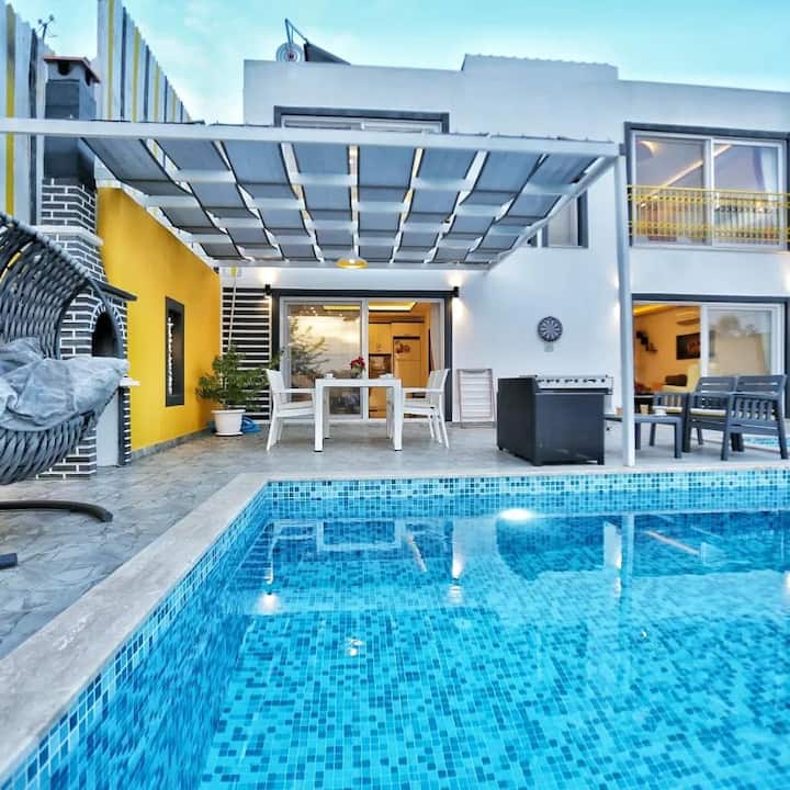 Kaş/ ÜZümlü Bölgesinde 4 Kişilik Havuzlu Villa - Kalkan
