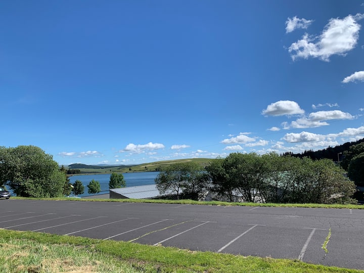 Loue Studio Plein Centre Vue Sur Le Lac - Besse-et-Saint-Anastaise