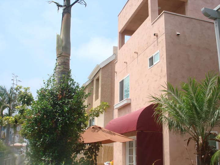 Happy 3br/2.5ba Steps To Beach W/parking Sleeps 10 - Pacific Beach - San Diego