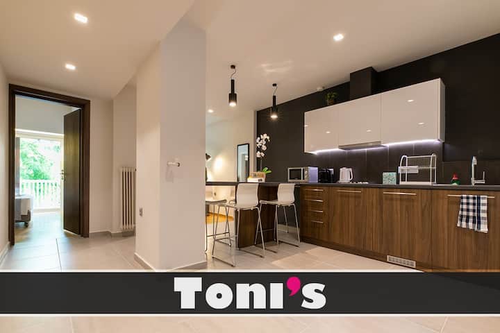 Toni's Ironman's Choice In Athens. Tony Stark - 雅典