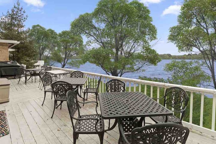 Watersedge East| Lakefront | Pier | Sleeps 18! - Lake Geneva, WI