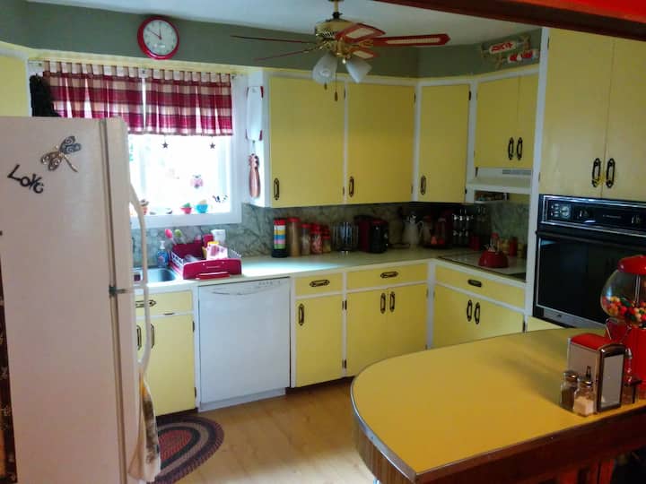 Cultus Lake Paradise, Large!! - Chilliwack