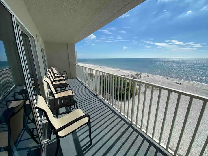 Relaxing Beachfront Condo•sunset Views•top Floor - Redington Beach, FL