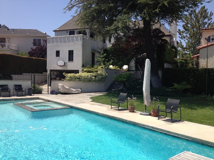 Cozy Hideaway, Centrally Located - Los Angeles, CA