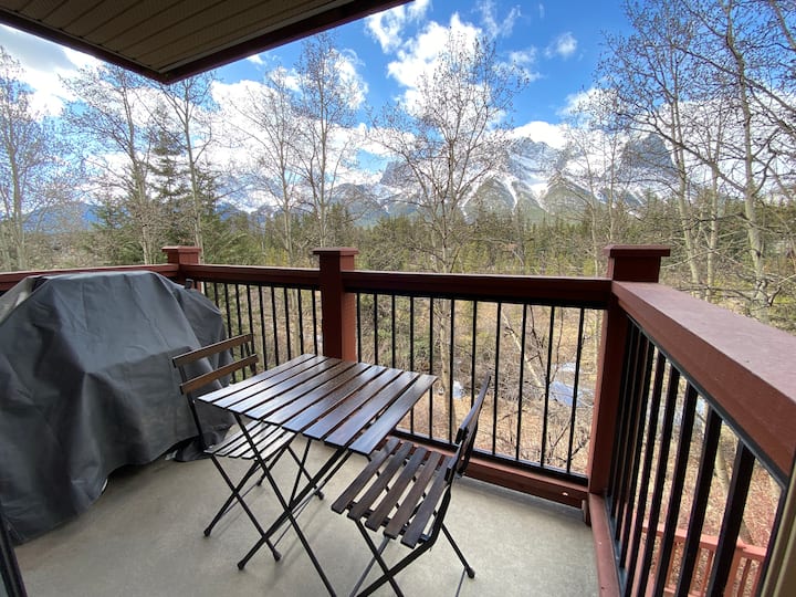 Peaks And Creek | Modern Cabin Getaway - Canmore
