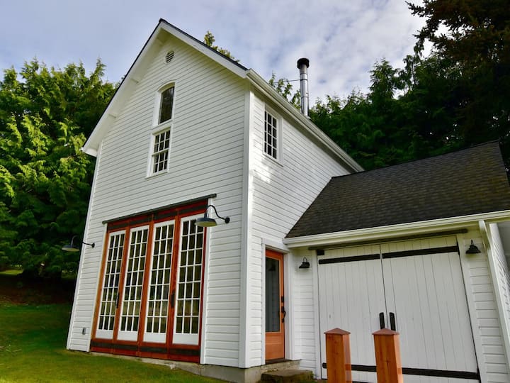 Fisherman's Bay View Converted Boathouse - Lopez Island, WA