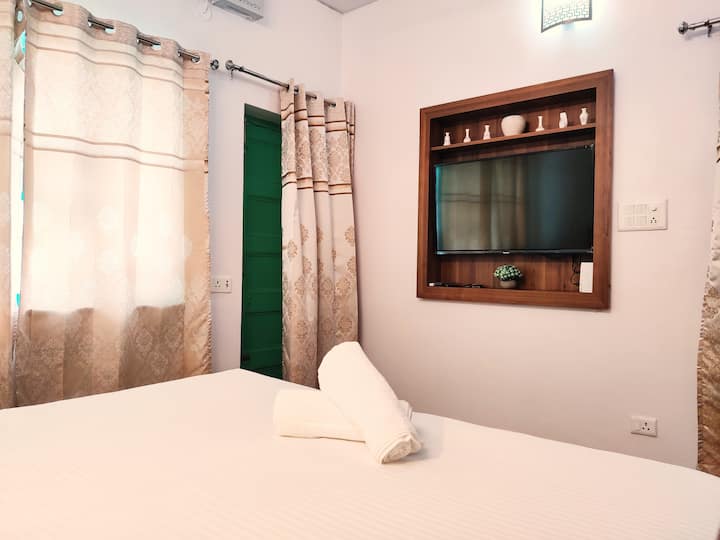 1 Bhk Plush Home W/dedicated Workspace And Outdoor - 德拉敦