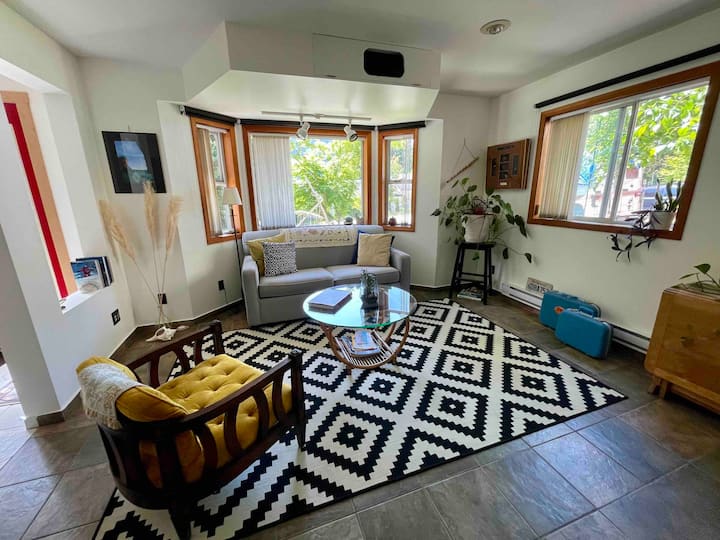 Private Adventure Pad With Stawamus Chief Views - Squamish