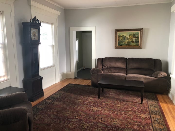 2a - Kratzer Suite At Mohegan Manor - Phoenix, NY