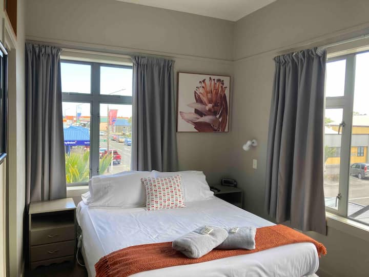 'The Cos' Iconic Family Run Hotel - Westport