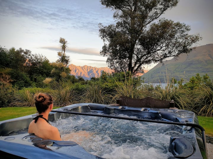 Private Queenstown Retreat + Free Range Rover & E-bikes, Spa & Views - Queenstown