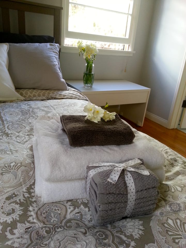 Quintessential Beach Bungalow - Santa Monica, CA