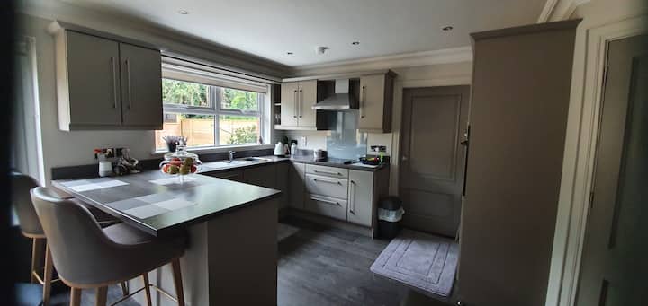 King Size Bedroom Suit 1 Or 2 Guest - Newry