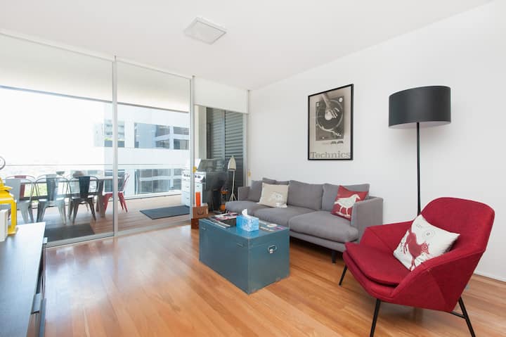Huge 1 Bed Harbour View Apartment - Bondi Beach