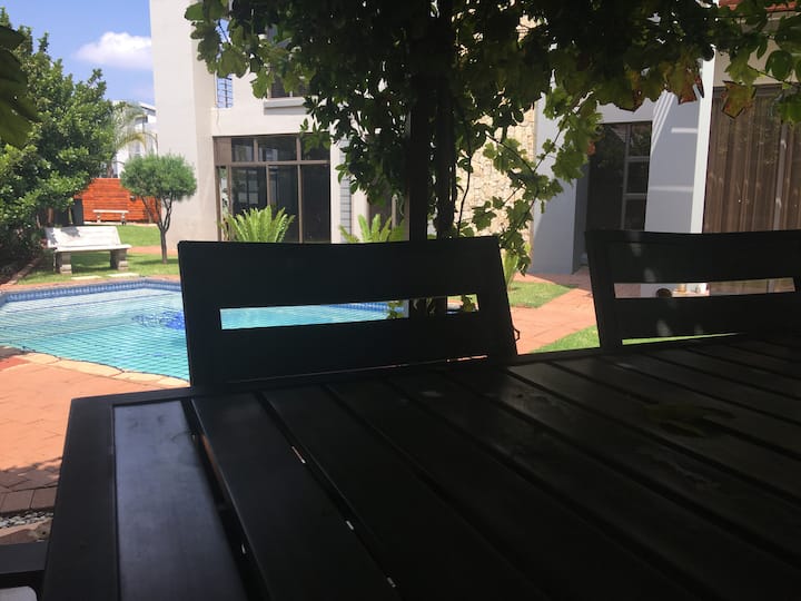 Ora's Luxury House Self Catering Beautiful Garden - Centurion