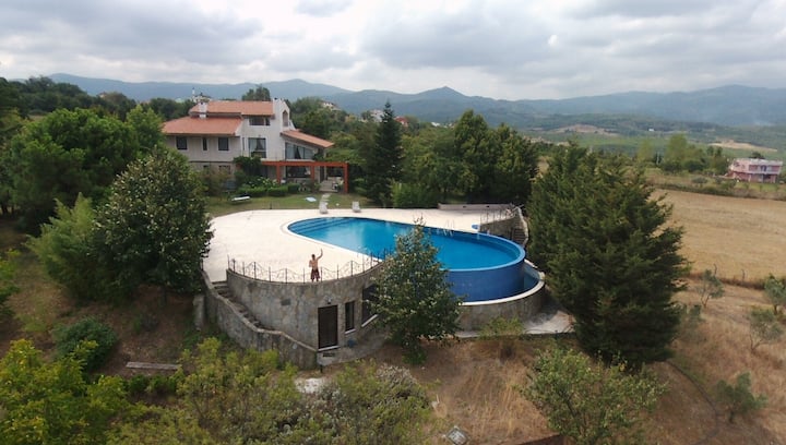 50 Dönüm Arazide Havuzlu Manzaralı ÇIftlik Evi - Çınarcık