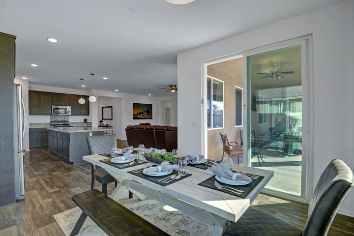 Stay In Large New Home With Pool, Spa & Game Room - Coachella, CA