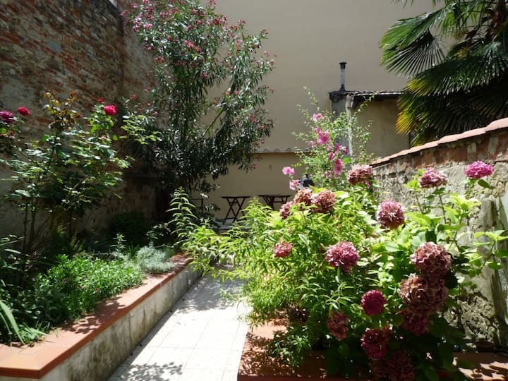 Charming Garden In Florence - Florencia