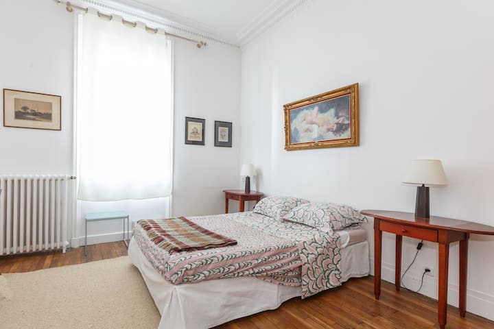 2 Br Paris Charm In Clichy Center - Puteaux