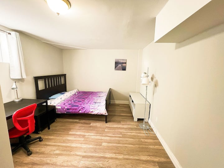 Room C. Big Room With Own Bathroom - Vaughan