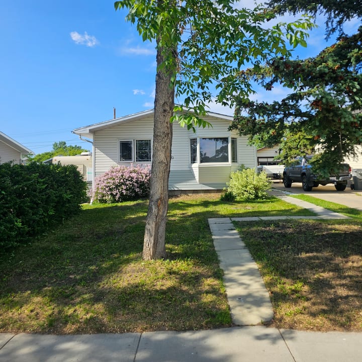 Cozy 2 Bdrm Basement Suite
Great Location - Grande Prairie