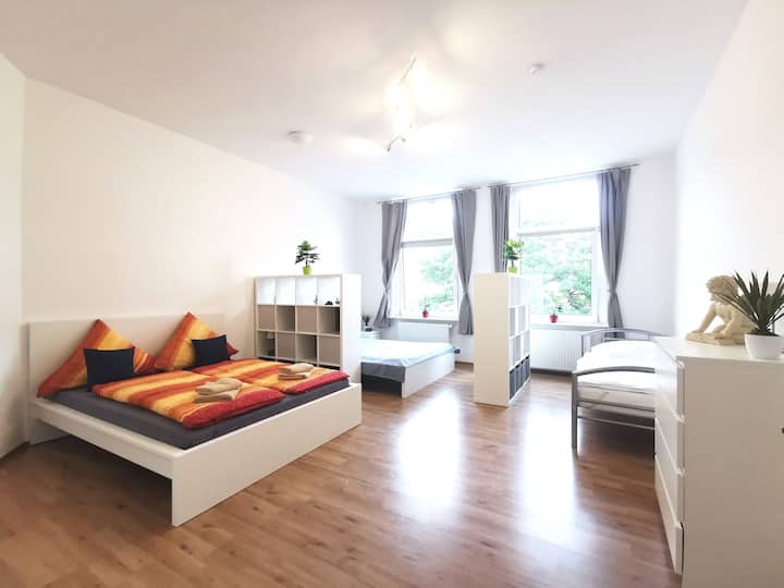 Große Wohnung 80 M² In Bahnhofsnähe ★Netflix+tv★ - Halle