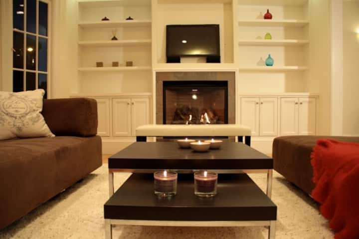 Newly-remodeled Contemporary 2 Bdr Sf Flat Marina - Sausalito, CA