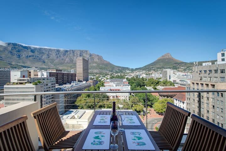 Citychic @ The Piazza Meets Table Mountain - Cape Town