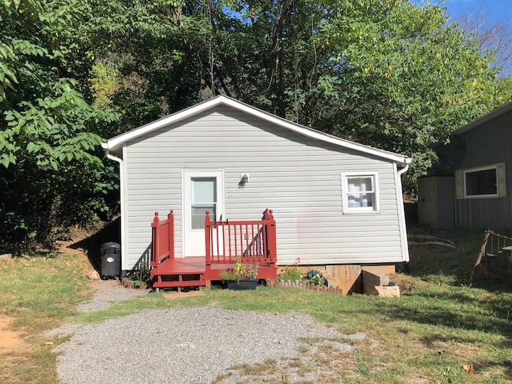 Funky Lil’ House In Sylva -Dog Friendly - Sylva, NC