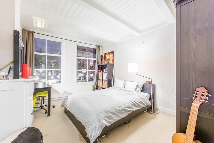 Canalhouse : Room In 200m2 Shared House - Amsterdam