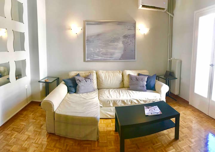 Central To All Attractions+walk To E-train/m-subway - Atenas