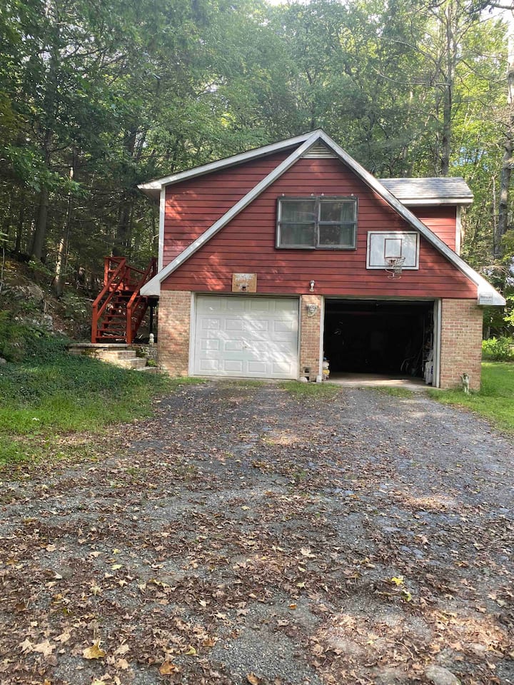 Le Petite Pleasurable Apartment In The Wods - Ellenville, NY