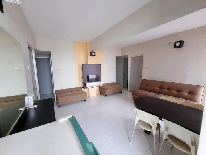 4 Bedroom Apt Dr. 8pax Pakuwon City Keputih - Surabaya