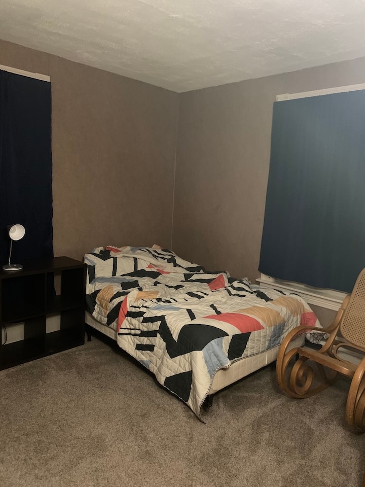 Clean 1 Private  Bed Room With Comfy Full Bed - Manchester, NH