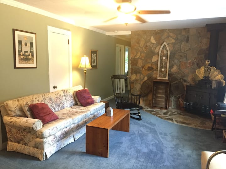 Lake Hartwell House W/ Dock 2 Miles From Clemson. - Pendleton, SC